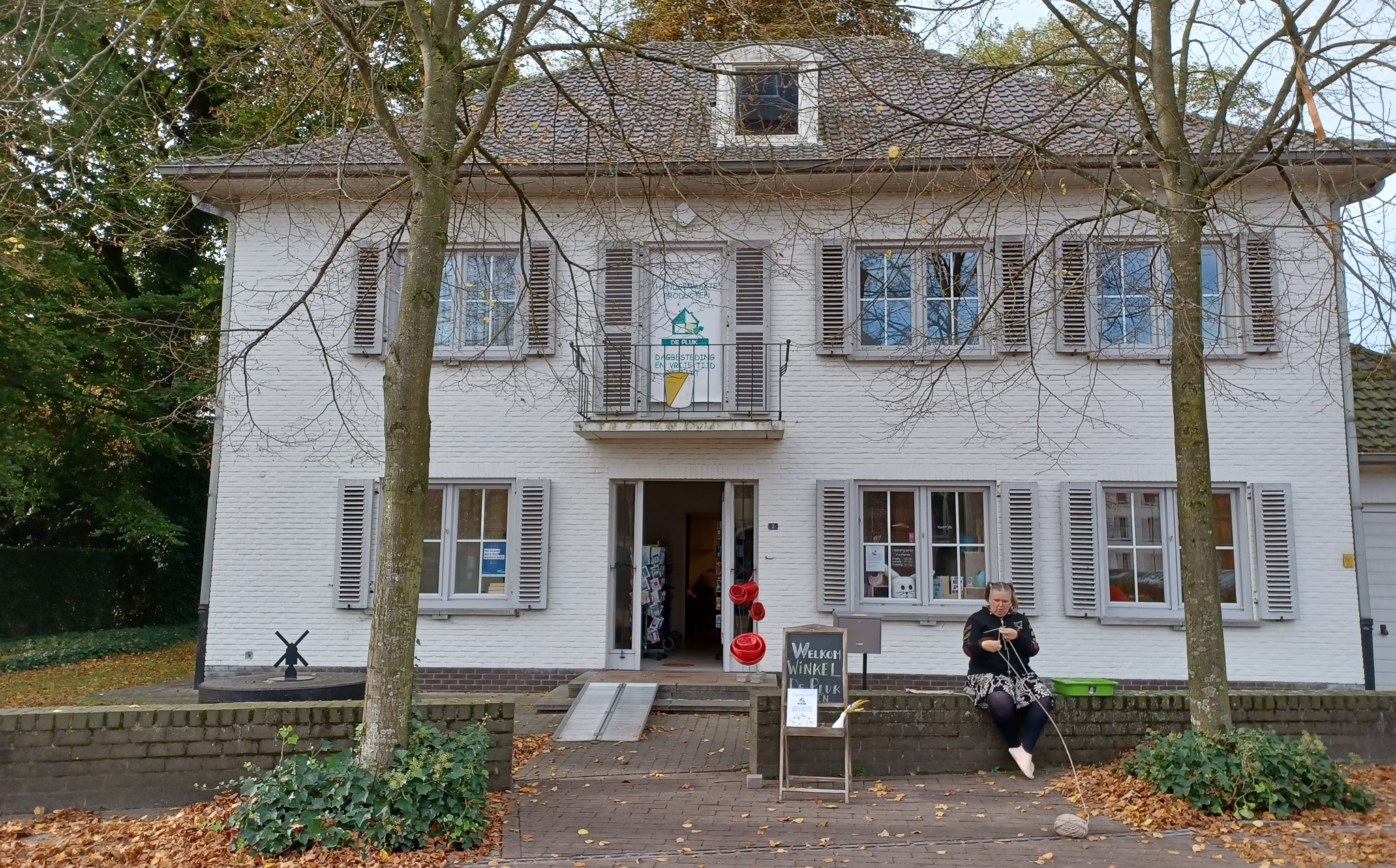 Dagatelier De Pluk heropent in de voormalige pastorij van Vosselaar ...